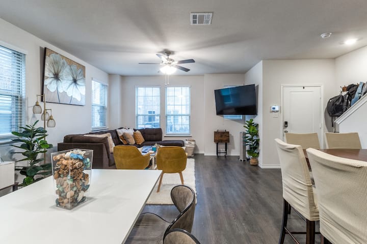 Modern Townhouse Getaway In The Dfw! - Pleasant Grove - Dallas