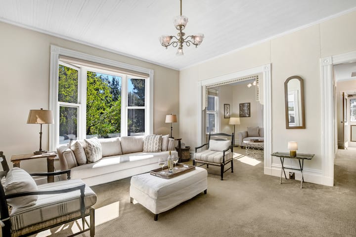 Vineyard's Edge - Sonoma, CA