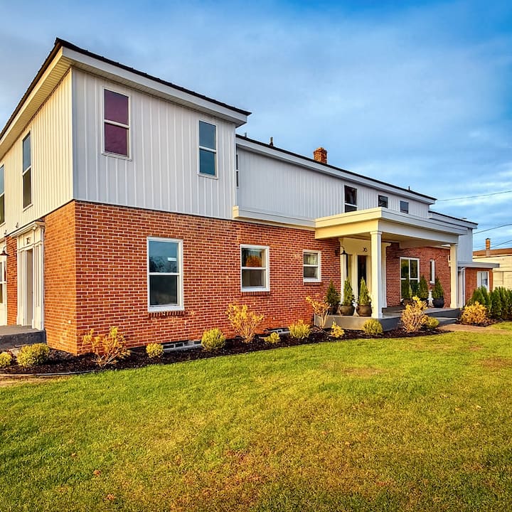 Downtown Midland Studio | Updated Modern Comfort - Midland, MI