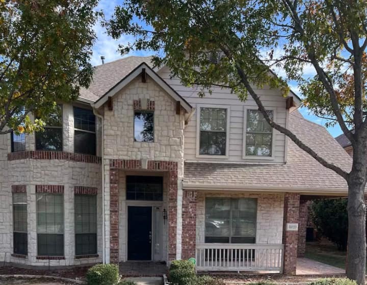 House In Quiet Frisco Neighborhood - Frisco, TX