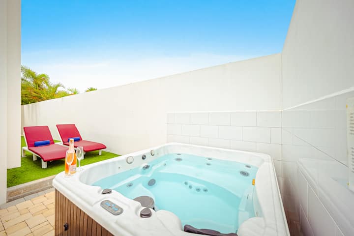 New Modern Spacious 2br2ba W/jacuzzi @ Eagle Beach - Aruba