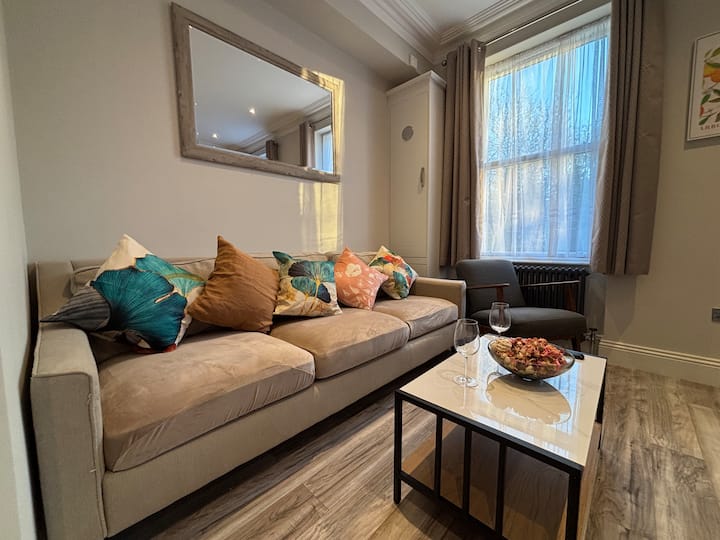 Zone 2 Luxury 3bed 2bath Apt - Kilburn - London