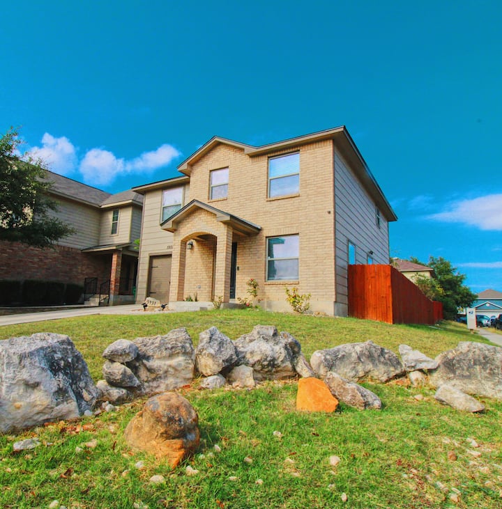 Cozy 3br Family Home W/ Patio In Perfect Location! - Lackland AFB, TX