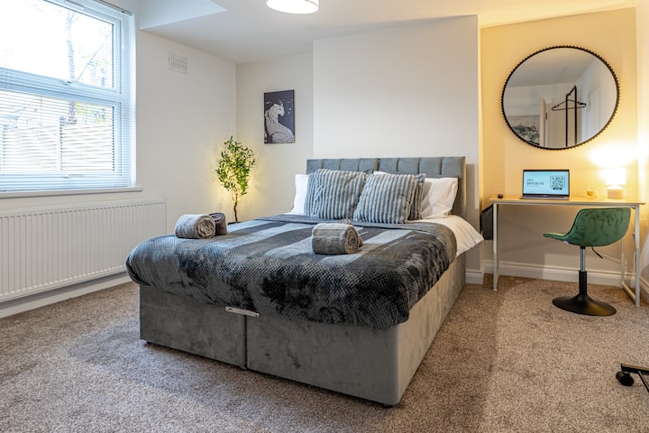Cosy Corner / Mid - Term / Free Parking - Derby