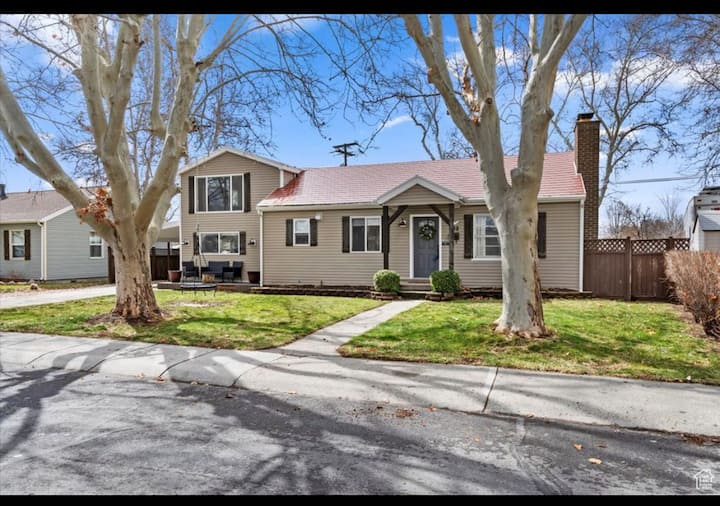 Meet The Little Tykes Smart Car. Super Fun! - Farmington, UT