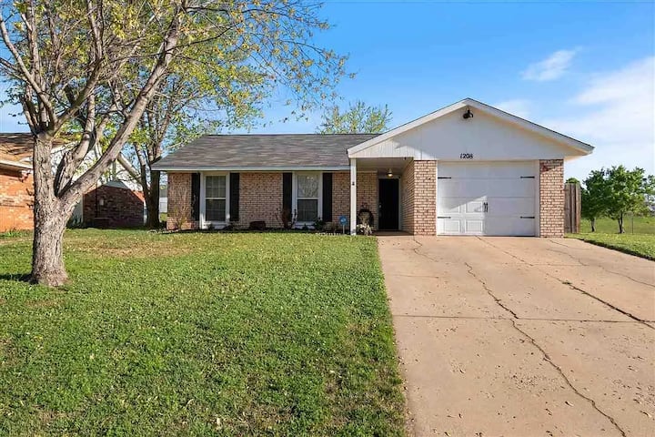 Avery’s Place — Perfect Base For Games & Getaways - Stillwater, OK