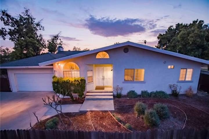 Sunshine Elegance Homes - パサデナ, CA