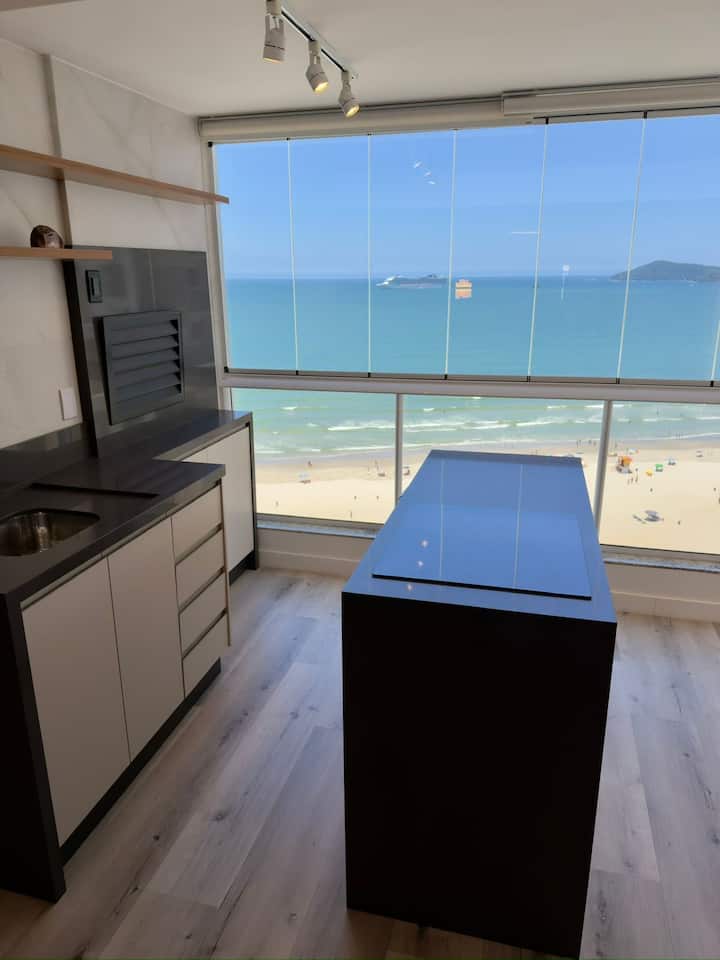 Apto Frente Mar-alto Padrão 4 Dormitórios 2 Vagas - Balneario Camboriú