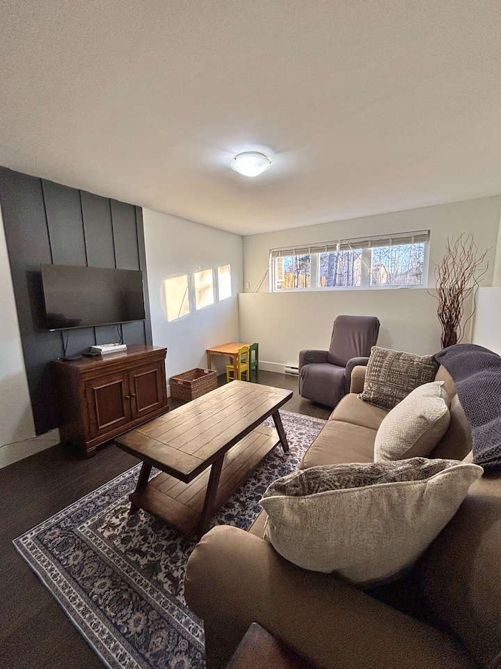 The Grove Getaway Moncton – 2 King Suites - New Brunswick