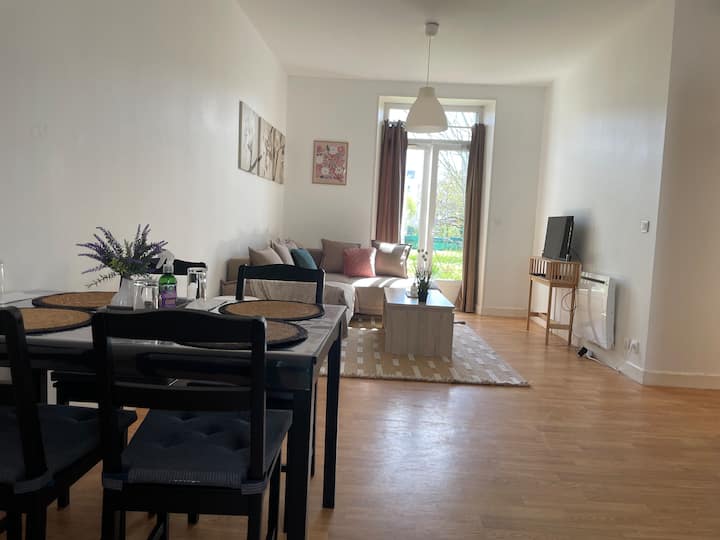 Maison Avec Jardin En Ville. - Orléans