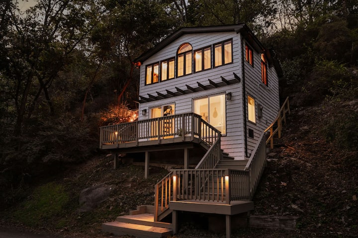 Lovers’ Delight River Cabin | *Skyline, Vineyards* - Front Royal