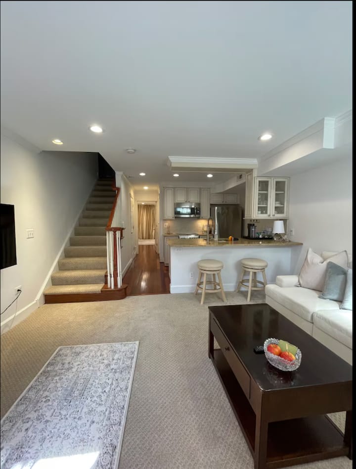 Elegant English Basement In Historic Old Town - Alexandria, VA