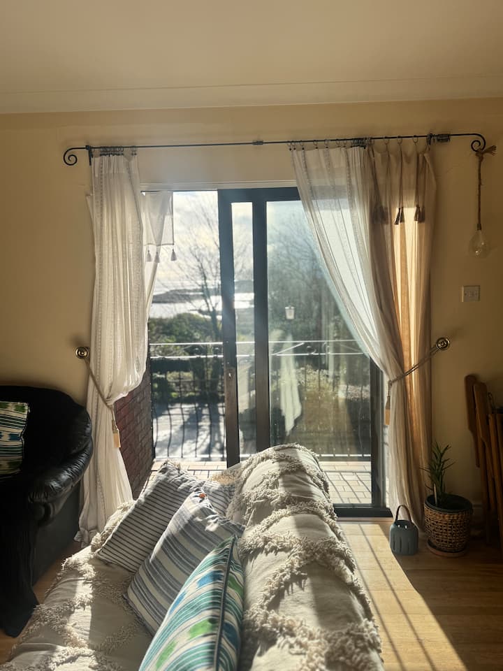 Galway Bay Coastal Charm With Cosy Wood Fire - Galway