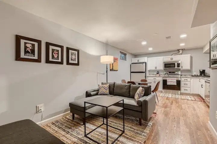 Updated 2b/1b Apartment w/ Great Outdoor Space! - Airbnb