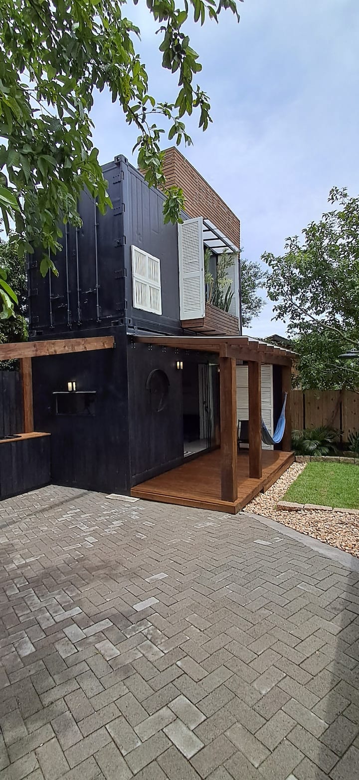 Casa Araçá,  Uma Quadra Do Mar, Quintal Privativo - Florianópolis