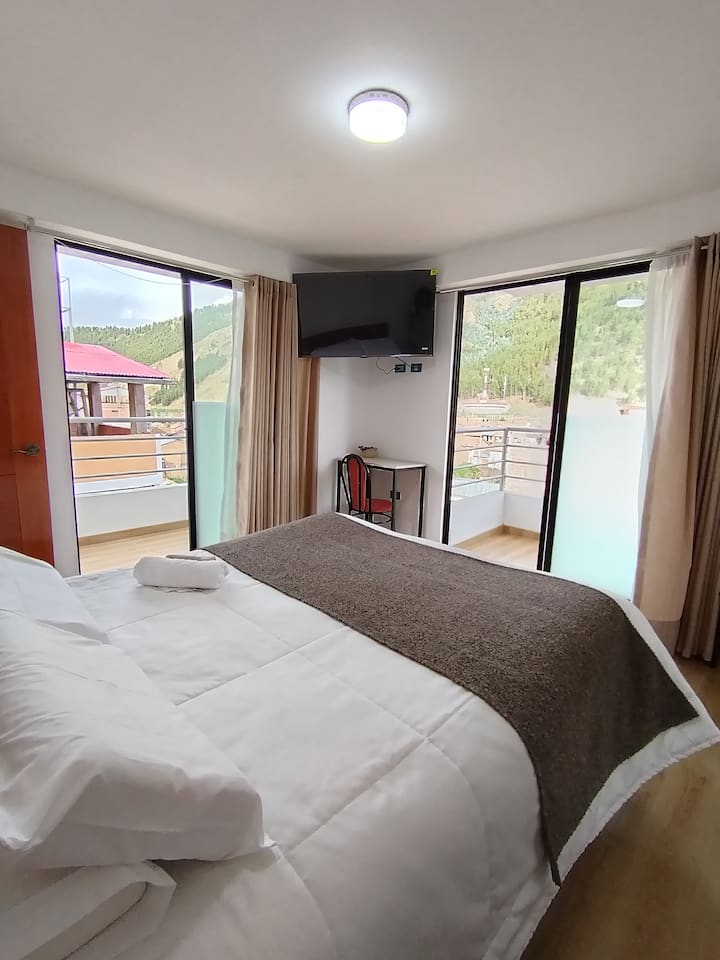 Rainbow & Waqrapukara Route Hotel In Pomacanchi - 페루