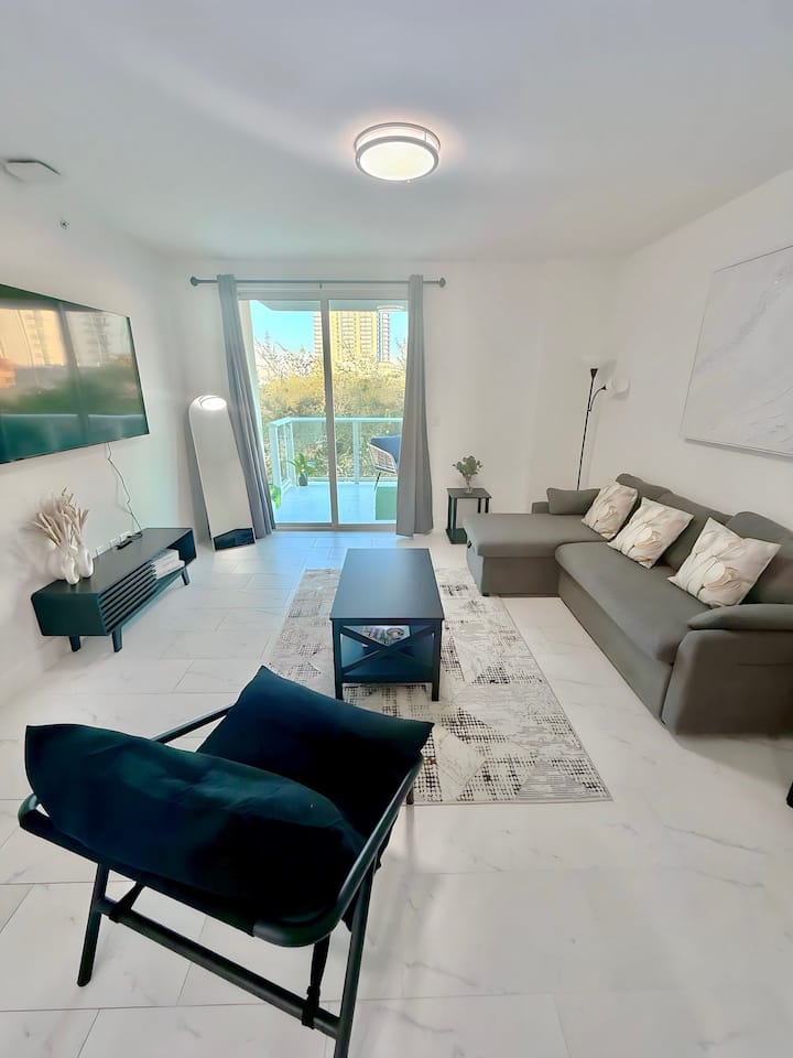 Luxury 2br Sleeps 8 With Pool & Gym - Hollywood, FL