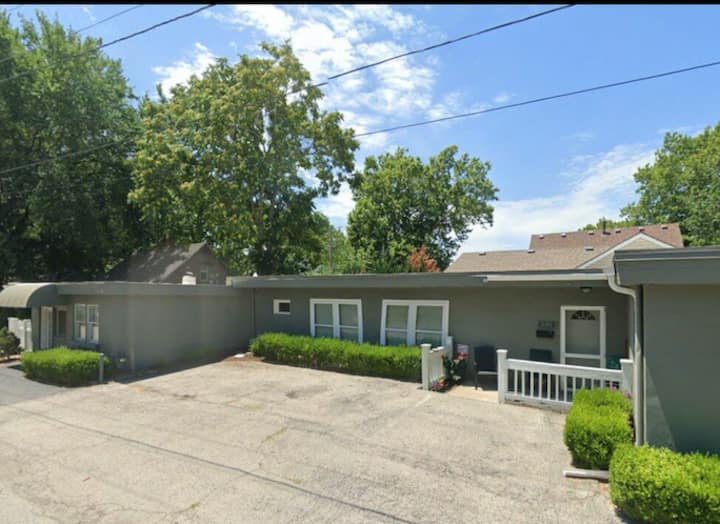 Welcome To Rose's - Kansas City, MO