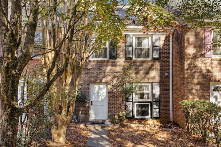 Newly Remodeled 2br | 1.5 Baths + Extra Half Bath - Marietta