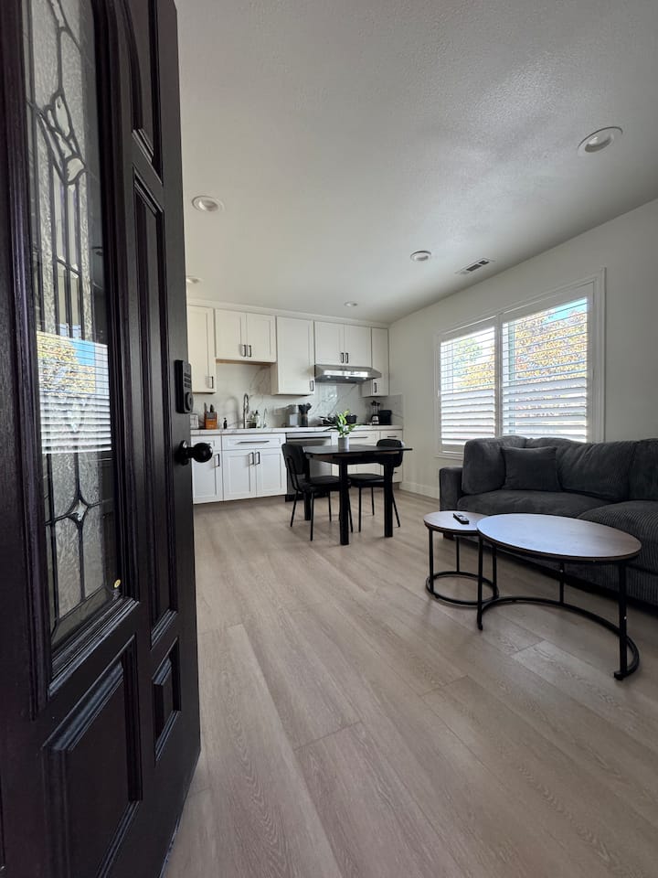 Bright Modern 2br Guesthouse By Bart & 580 - Castro Valley, CA