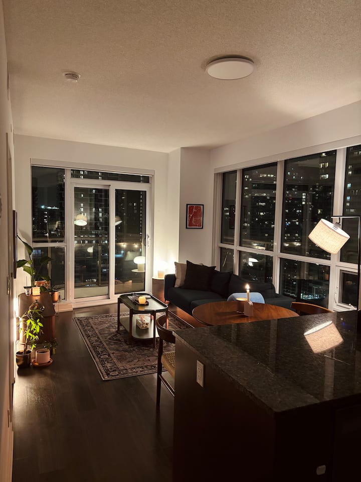 Modern 2-bedroom Condo In Vibrant Yonge & Eglinton - Toronto