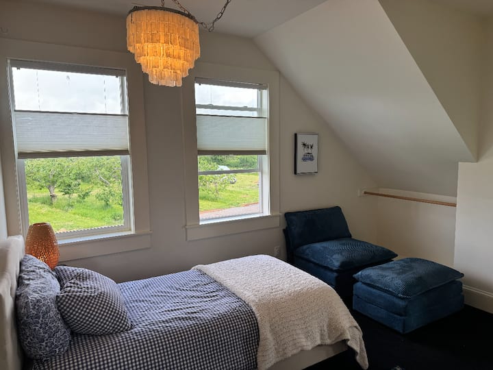 Cosy And Bright Post Canyon Room - Hood River, OR
