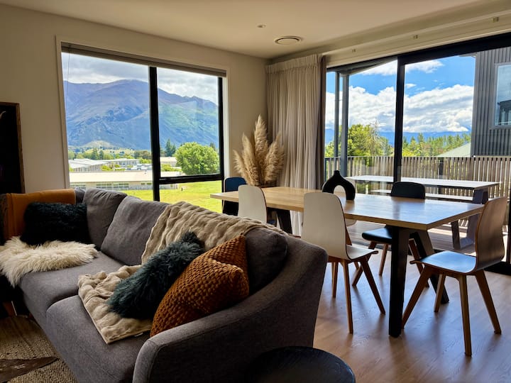 Epic Views - Quirky 2br Wanaka Apartment - Wanaka