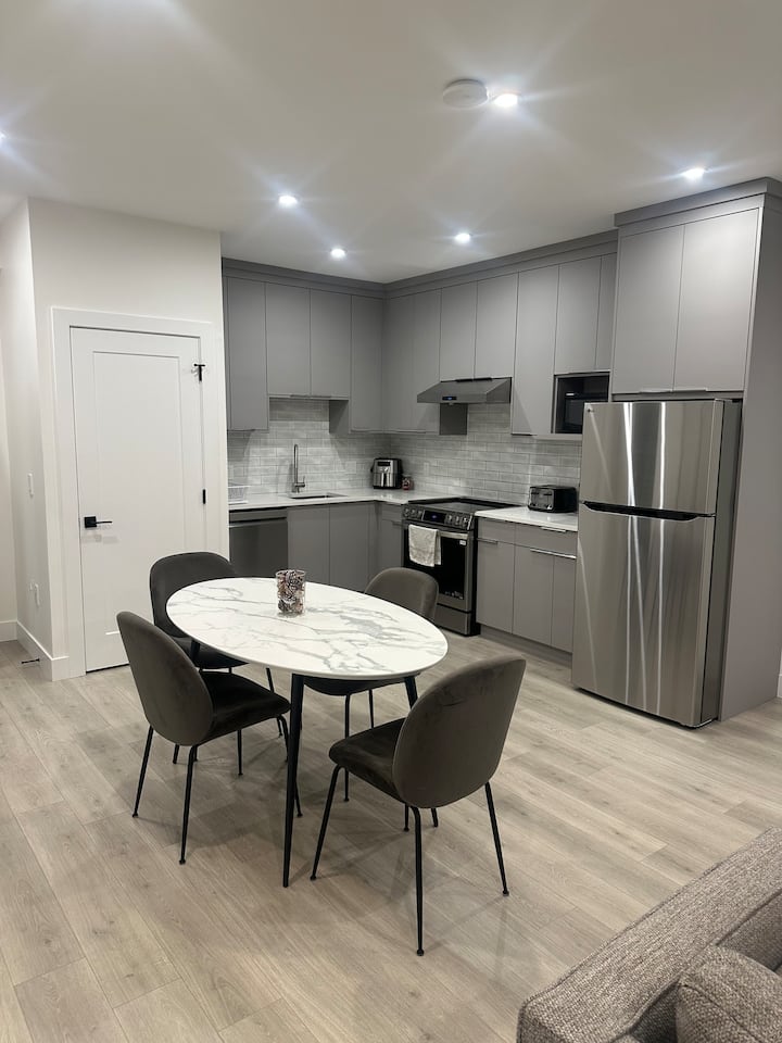 1 Br Ladner Suite - Ladner