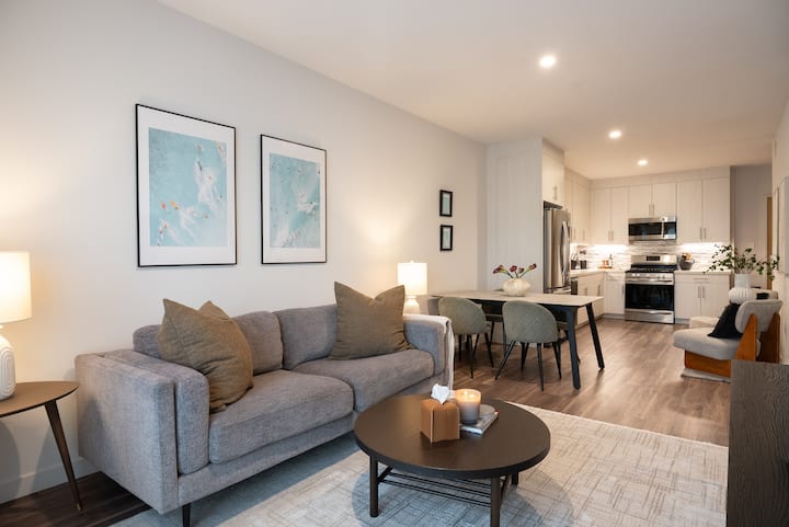 King Bed Stylish Residence - West Hollywood, CA