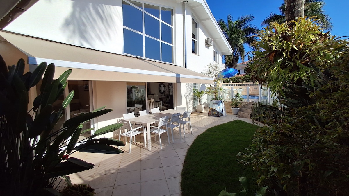 Belle maison de plage à Daniela Beach - Maisons à louer à Florianópolis ...