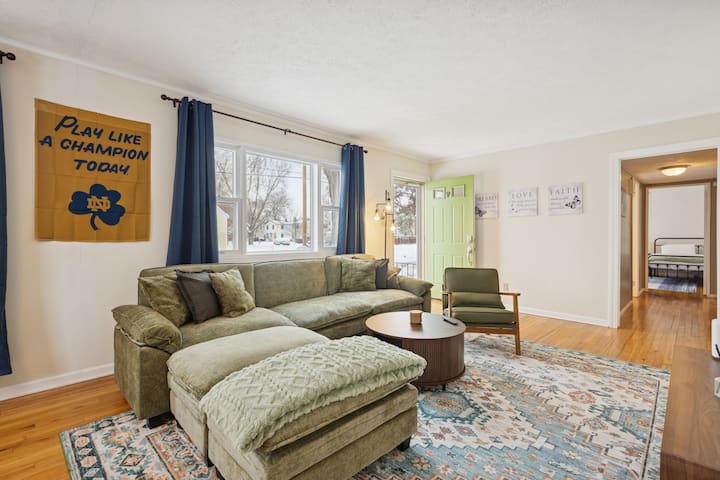 Cozy House 1.6 Miles To Nd - Mishawaka, IN