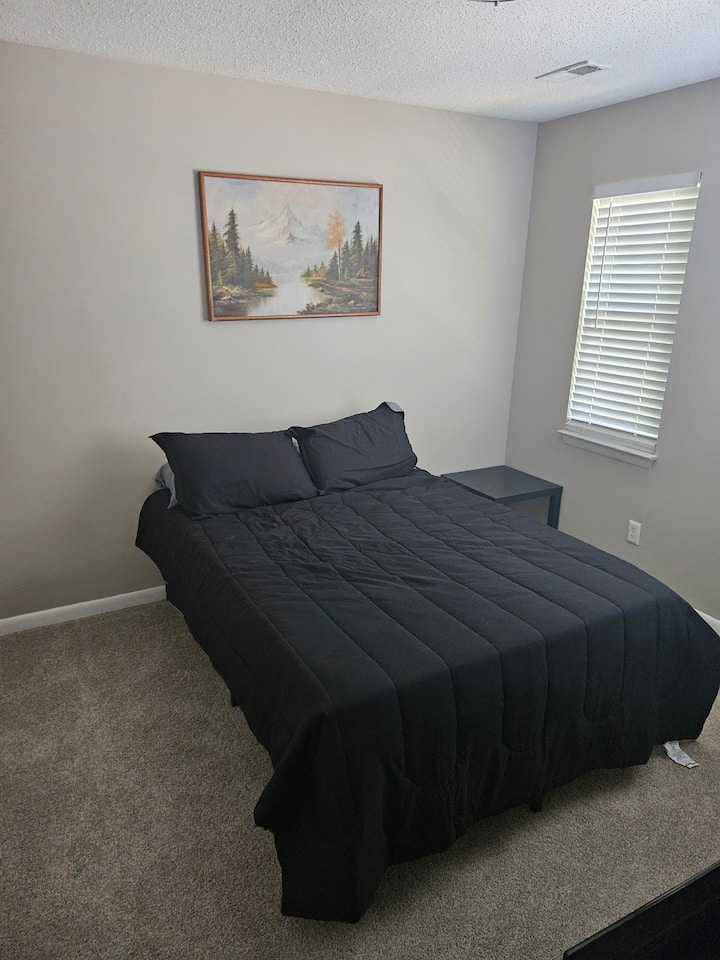 Cozy Full-size Bedroom - Carrboro, NC