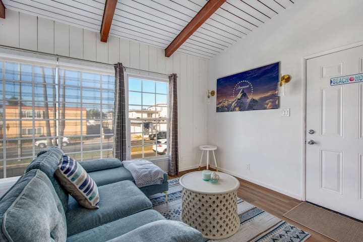 Manhattan Beach Finest Studio | 1.8miles To Beach - Manhattan Beach, CA