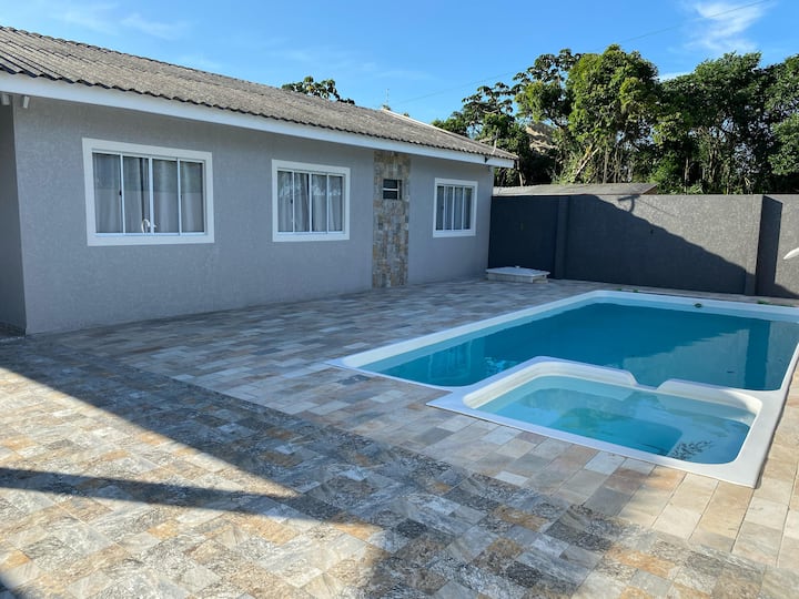 Conforto E Lazer: Casa Com Piscina Para Alugar; - Guaratuba