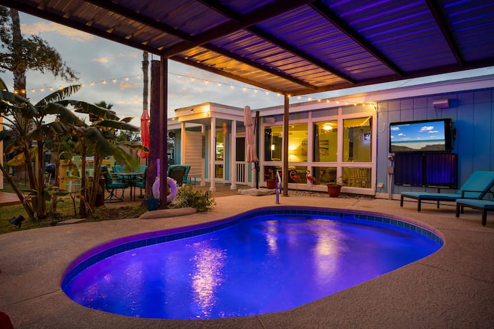 Heated Pool, Pet Friendly, Walkable Beach Bungalow - Rockport, TX