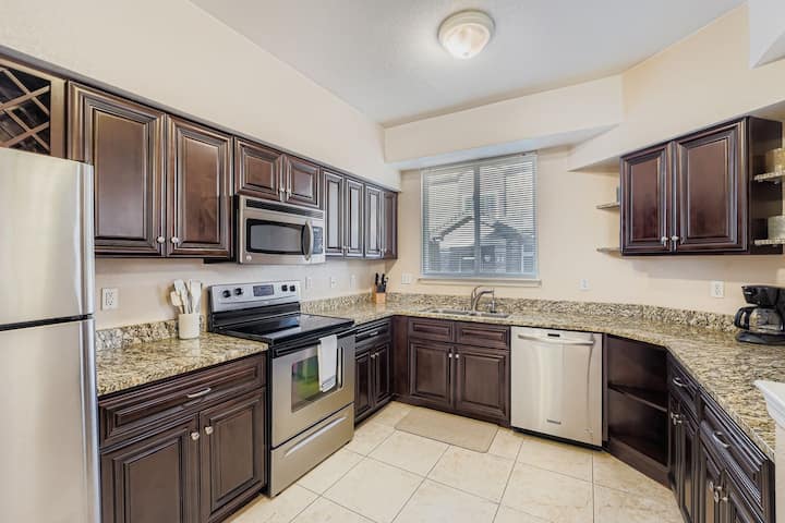 Awesome 2 Bedroom Condo In Palomino Park! - Highlands Ranch, CO