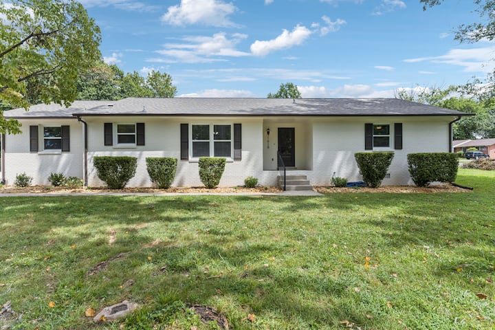 Simply Shelley A Home Away From Home. Peace! - Murfreesboro, TN