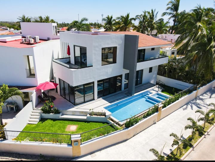 4 Bedroom Oasis, Step Away From Beach! - Bucerías