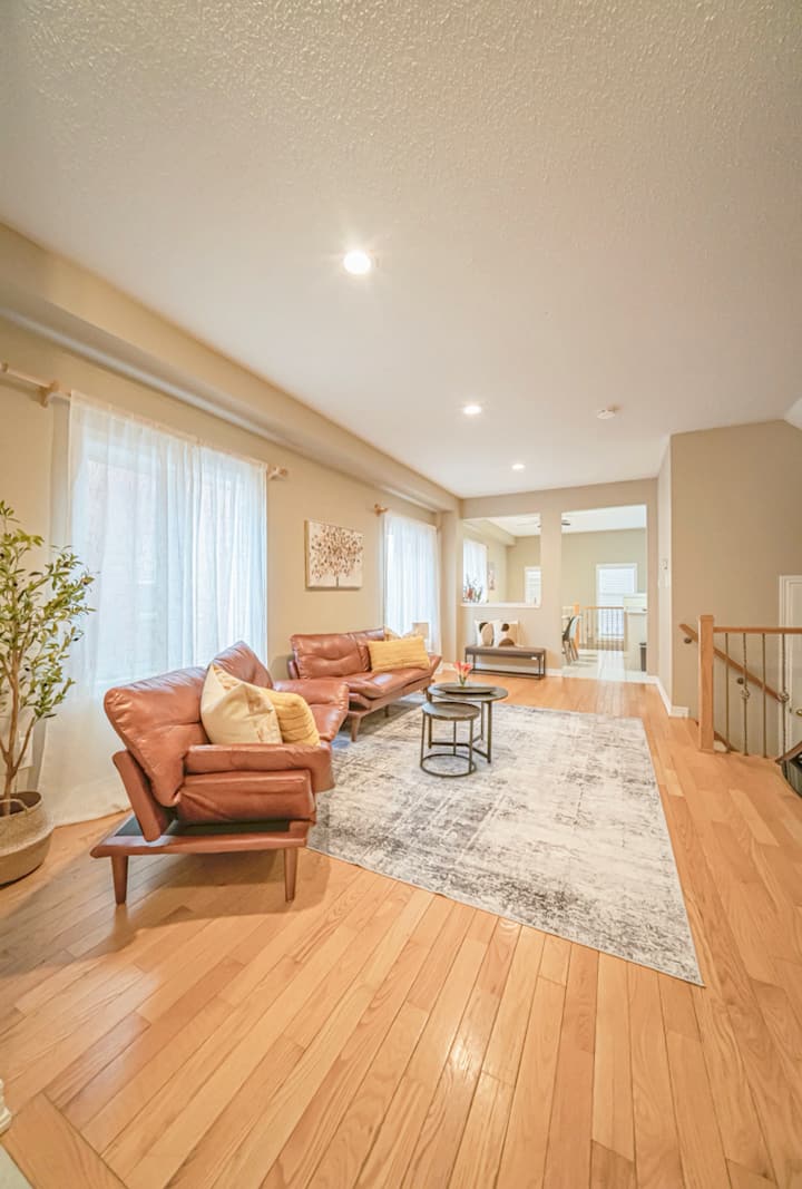 Spacious 5 Bedroom Semi-detached House - Mississauga