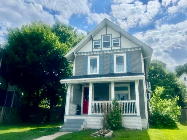 Charming, Peaceful, Convenient Home - Covington, KY