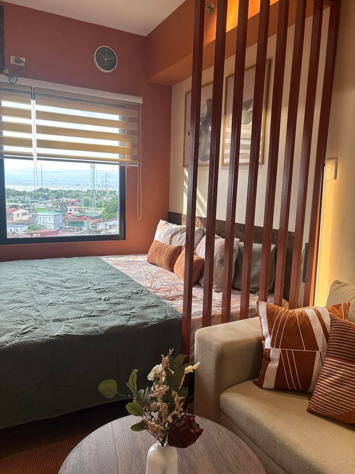 Sunset/gamer/ King Bed/pool/2-min Walk Jeep Loadng - Las Piñas