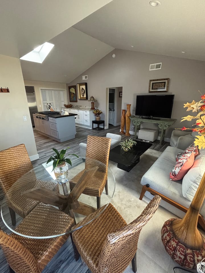 Beautiful Modern Home Near Sonoma & Napa - Petaluma, CA