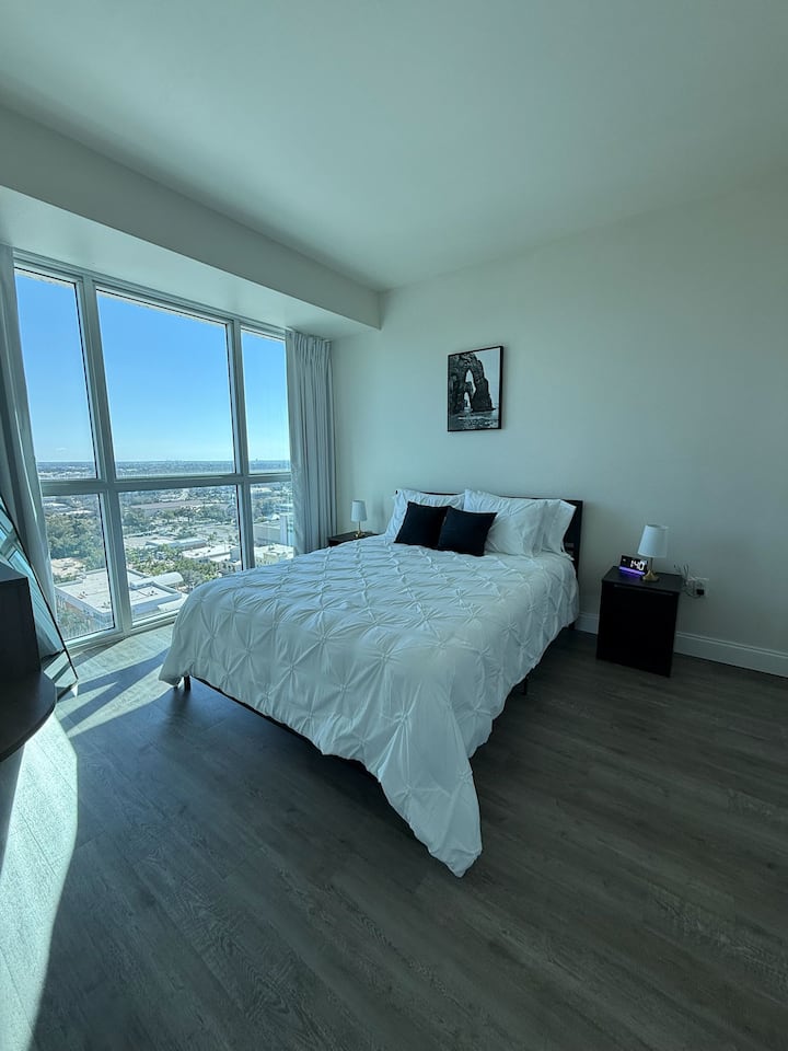 Downtown Skyline Suite- Breathtaking View - Fort Myers, FL