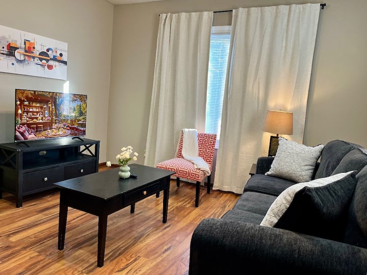 Clean, Cozy 2-bdr Akron, Oh House Furnished $1,650 - Akron, OH