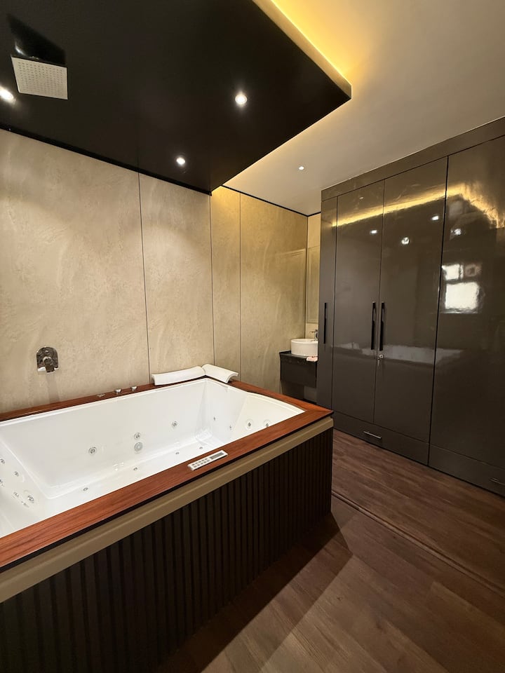 4 Bhk Villa | Jacuzzi | 2 Terraces | 2 Lawns - Guwahati