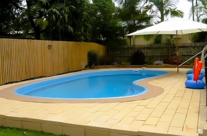 *T'ville Cdb Escape* : 5 Bed, 2 Bath. Pool, Wifi - Townsville