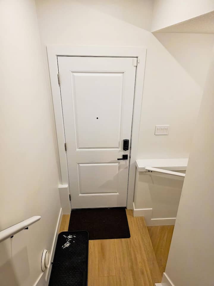 Modern One Bedroom Suite Near Yeg Airport - Edmonton