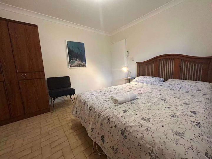 Room B2/ac In Room/queen Bed/desk/big Wardrobe - Blacktown