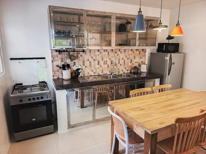 Gated Townhouse|fast Wifi + Pool | 10 Mins Airport - Puerto Princesa