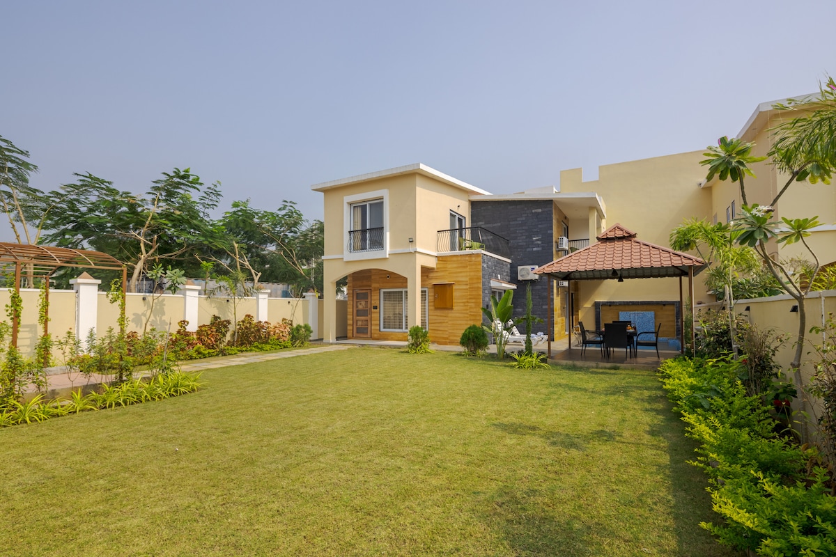 Villa privada de 3 dormitorios con piscina y césped en Udaipur - Casas ...